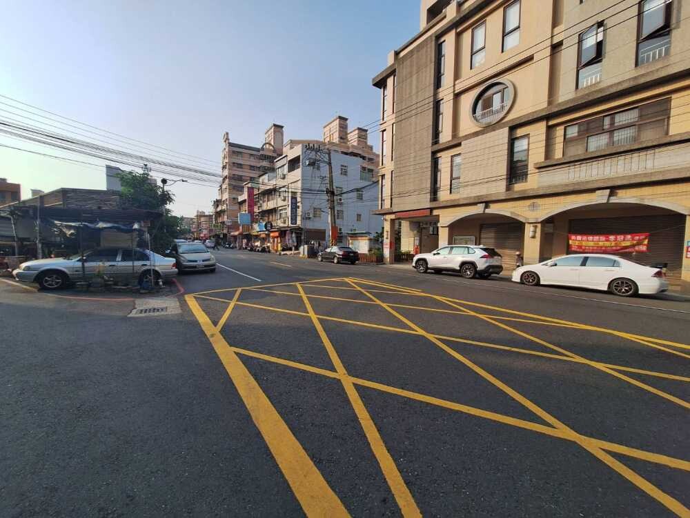 高雄市岡山區前峰路租岡山前峰商圈賺錢金燙店面文武百市出租 樂屋網