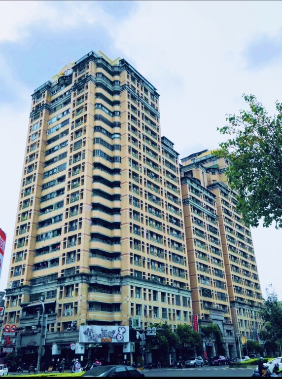 九如邑高雄市鼓山區九如四路電梯大廈美術館旁輕軌co20四房有車位 房屋出售 樂屋網