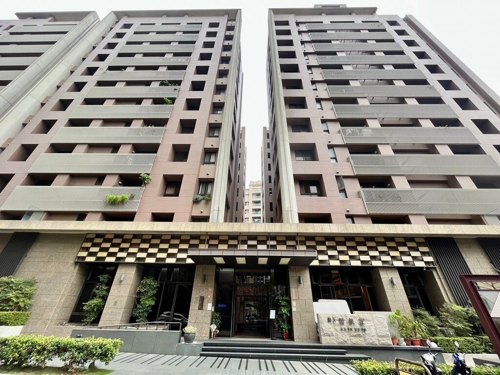 順天領航家台中市南屯區文山三街電梯大廈專簽南屯知名順天三房平車 房屋出售 樂屋網