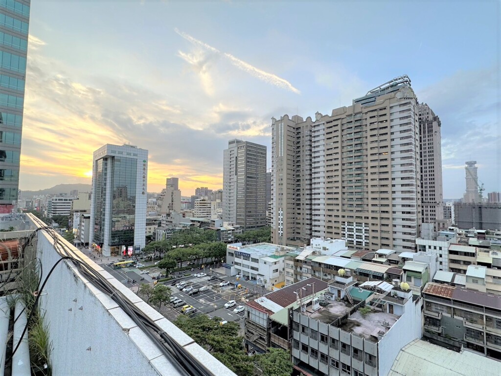朱豐大樓高雄市苓雅區中正二路電梯大廈信義國小vs文化中心~雙捷運住家vs商辦大7 房屋出售 樂屋網