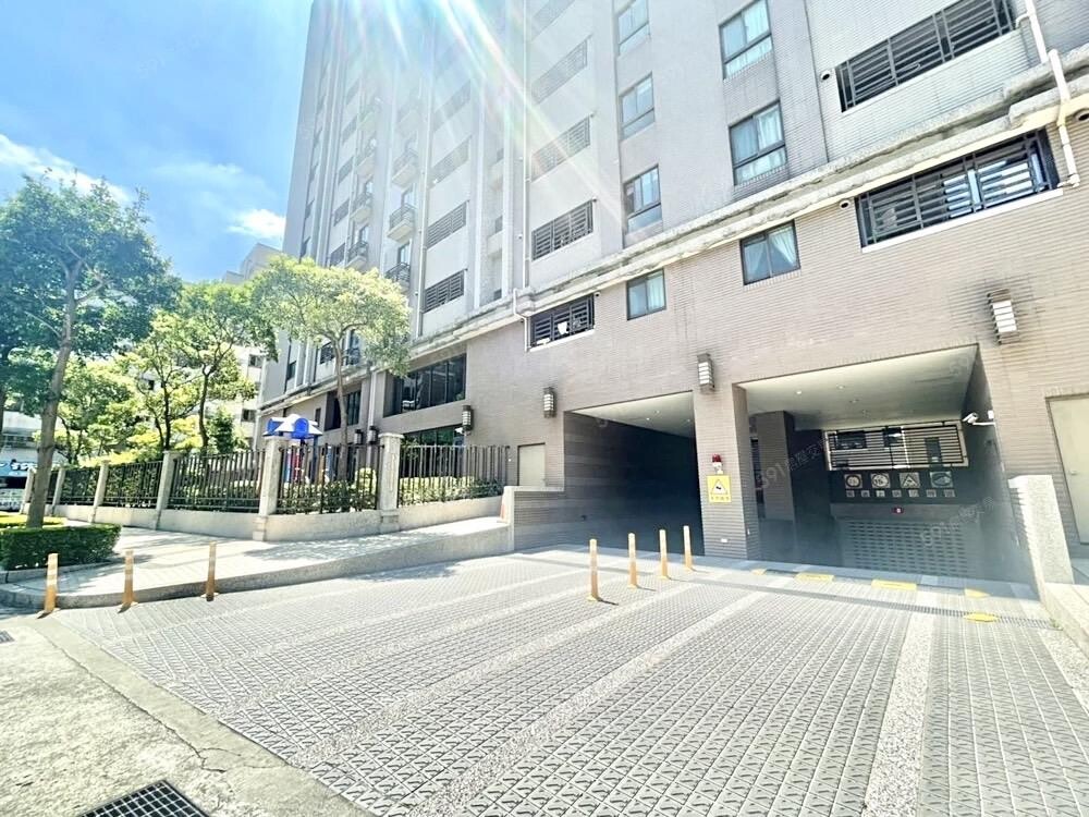 傳佳新上城桃園市中壢區復華街電梯大廈【稀有釋出】綠映盎然內壢前站新上城3房車 房屋出售 樂屋網