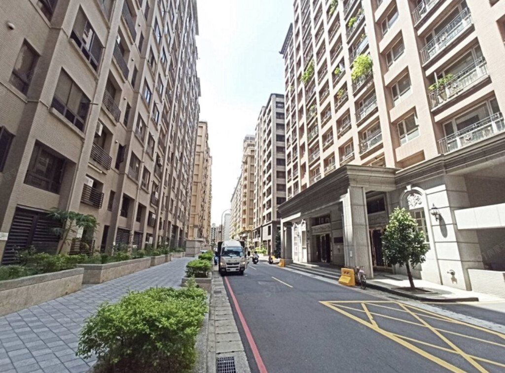 法國勳章a區新北市新莊區中平路電梯大廈歐巴精選【獨家歐洲村法國高樓戶三房車】 房屋出售 樂屋網