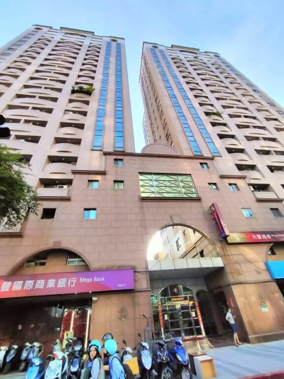 極品21新北市新莊區思源路電梯大廈捷運極品21精美四房車 房屋出售 樂屋網