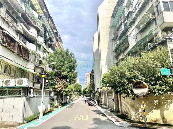 台北市大安區杭州南路二段電梯大廈中正國中郵電華廈庭院一樓 房屋出售 樂屋網