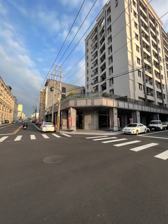 萬泰忠孝台中市大甲區德興路電梯大廈大甲萬泰忠孝雙邊臨路角間黃金店面 房屋出租 樂屋網
