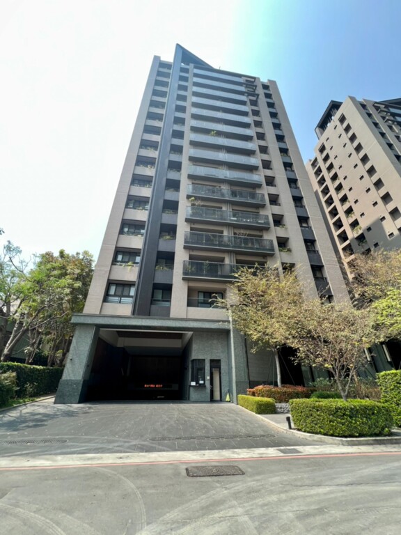 惠宇上晴台中市南屯區向上路五段電梯大廈 小卜 惠宇上晴三房視野雙平車 房屋出售 樂屋網