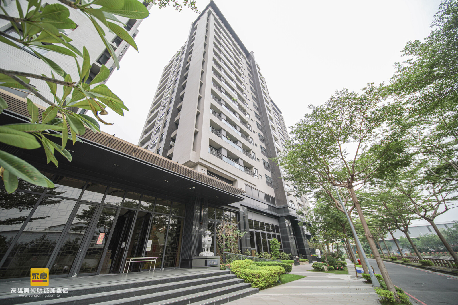 龍騰上河漾高雄市鳳山區北昌五街電梯大廈華鳳特區丨次高樓景觀三房平車 房屋出售 樂屋網