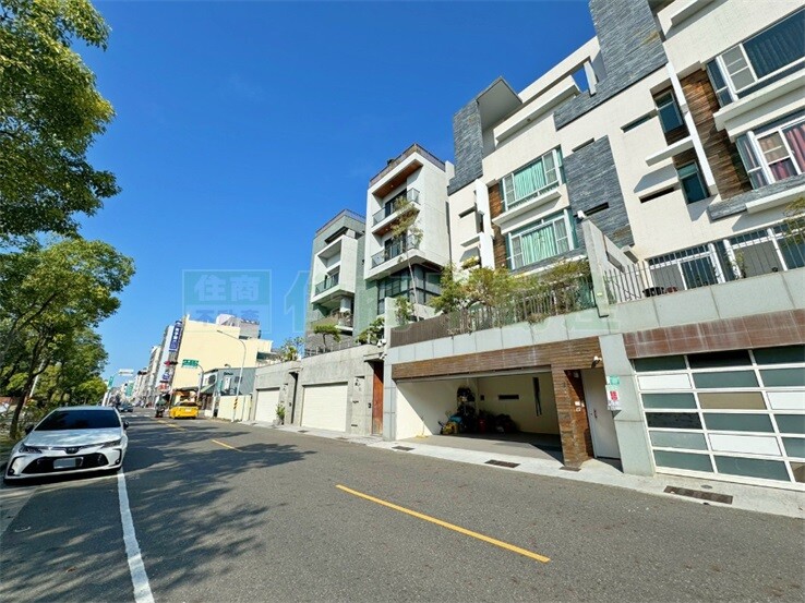 台南市安平區建平十一街透天厝市政朝南三車電梯豪墅 房屋出售 樂屋網