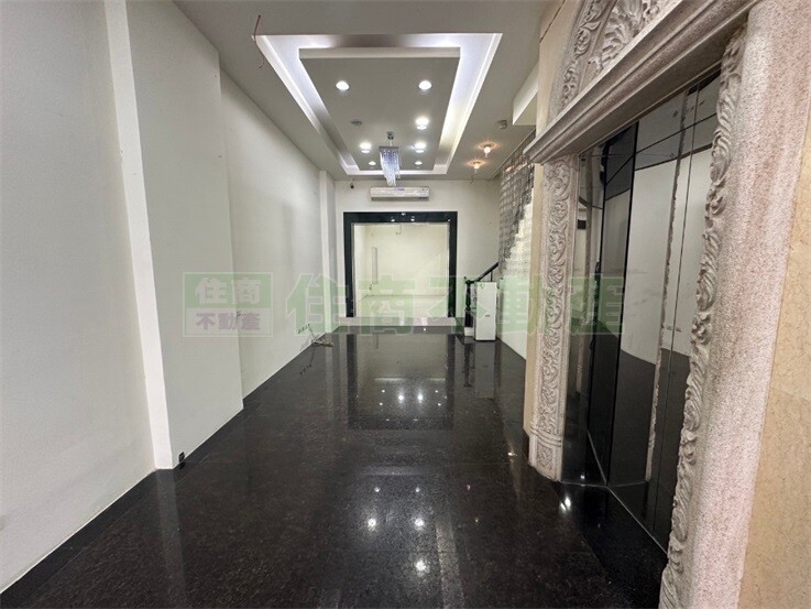台南市北區海安路三段店面海安路電梯1~2樓金店面 房屋出租 樂屋網