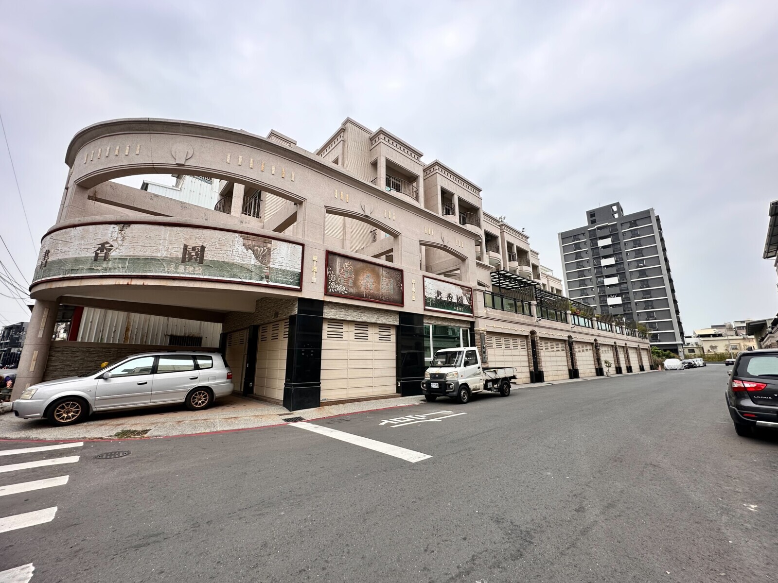 仁武八卦寮國小 庭院露臺面寬雙車墅 高雄市仁武區買房子、房屋出售 樂屋網