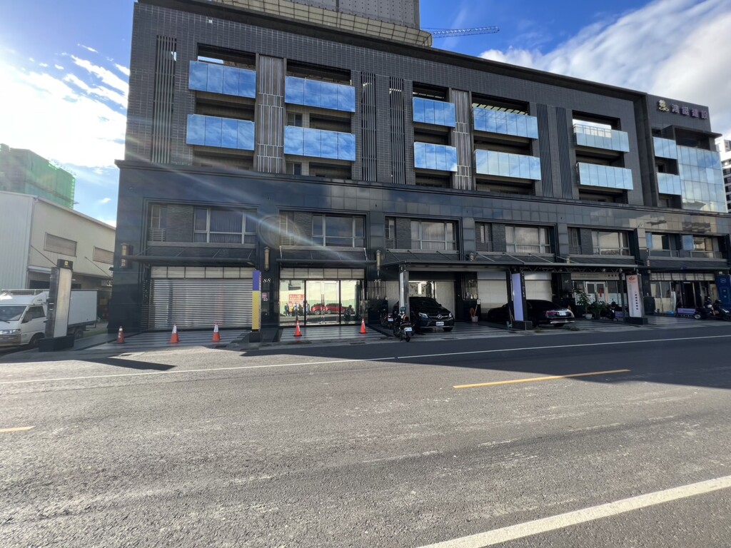 高雄市仁武區京吉一路透天厝仁武八卦寮正路面寬電梯金店 房屋出售 樂屋網