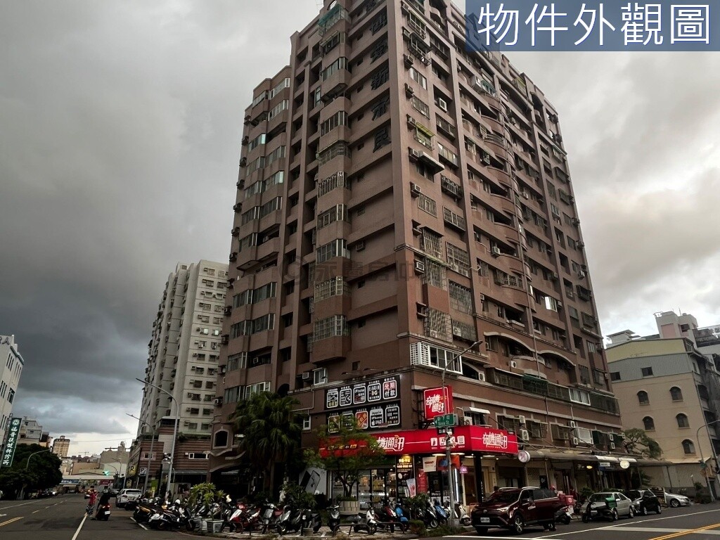 博愛新市民高雄市左營區立信路電梯大廈漢神巨蛋5房平面車位 房屋出售 樂屋網