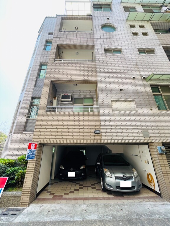 美麗皇家高雄市鳥松區松埔北巷別墅捷運黃線美麗皇家雙車豪華別墅 房屋出售 樂屋網