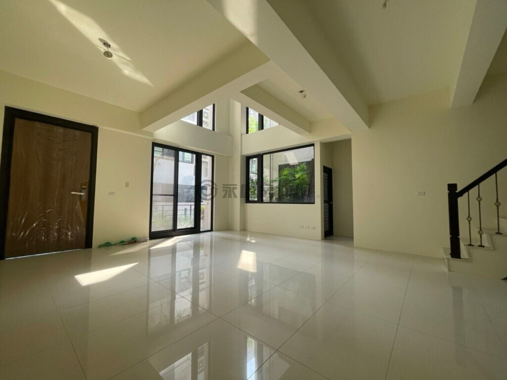 單元二全新未住朝南挑高電梯雙拼別墅 台中市西屯區市政黎明買房子、房屋出售 樂屋網