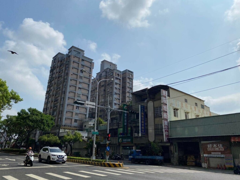 台中豪景台中市潭子區中山路一段電梯大廈頭家厝車站3房全新整理三面採光廁所有淋浴 房屋出租 樂屋網