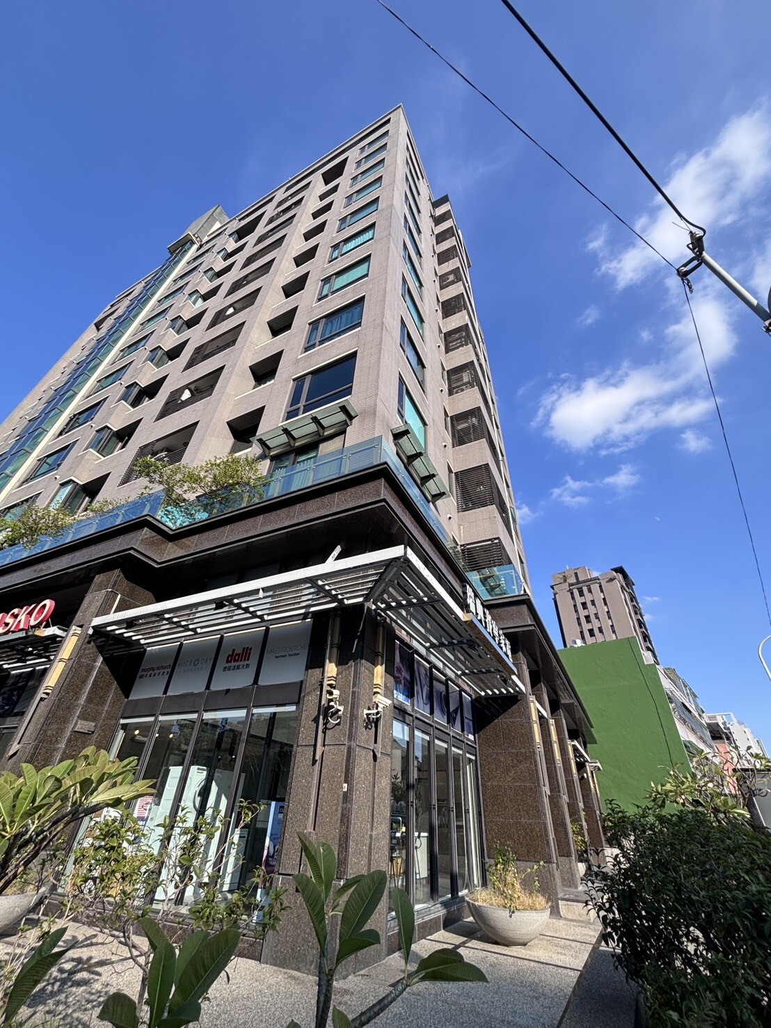 七期稀有落地窗大面寬店面 台中市南屯區大智若魚買房子 樂屋網