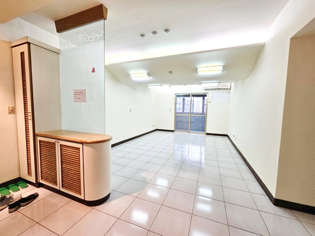 台北加州b區新北市新莊區新泰路電梯大廈★阿鴻當家★中平商圈3字頭電梯~這裡找 房屋出售 樂屋網