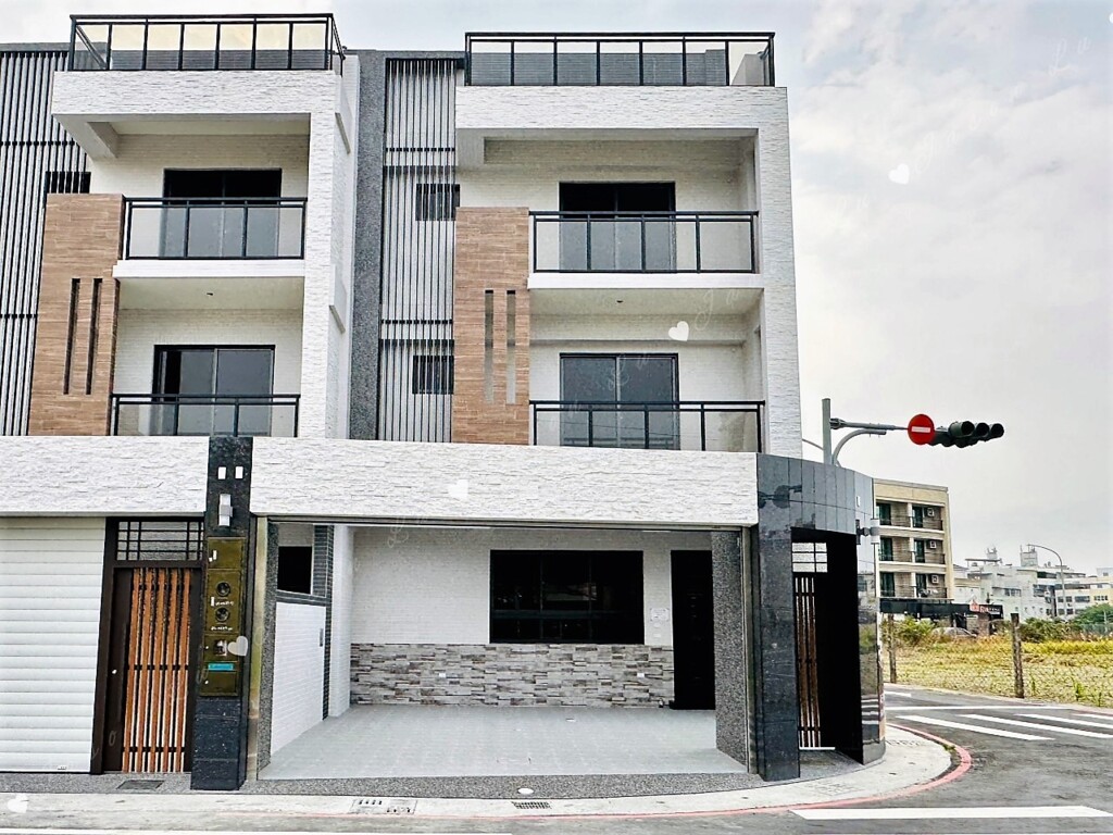 高雄市岡山區富貴南街別墅岡山竹圍全新大地坪四套房面寬併排雙車墅 房屋出售 樂屋網