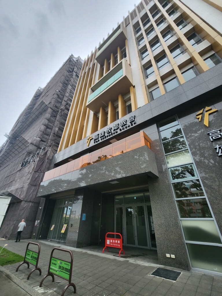 高雄市左營區大順一路電梯大廈義享天地好市多輕軌百坪店面出租 房屋出租 樂屋網