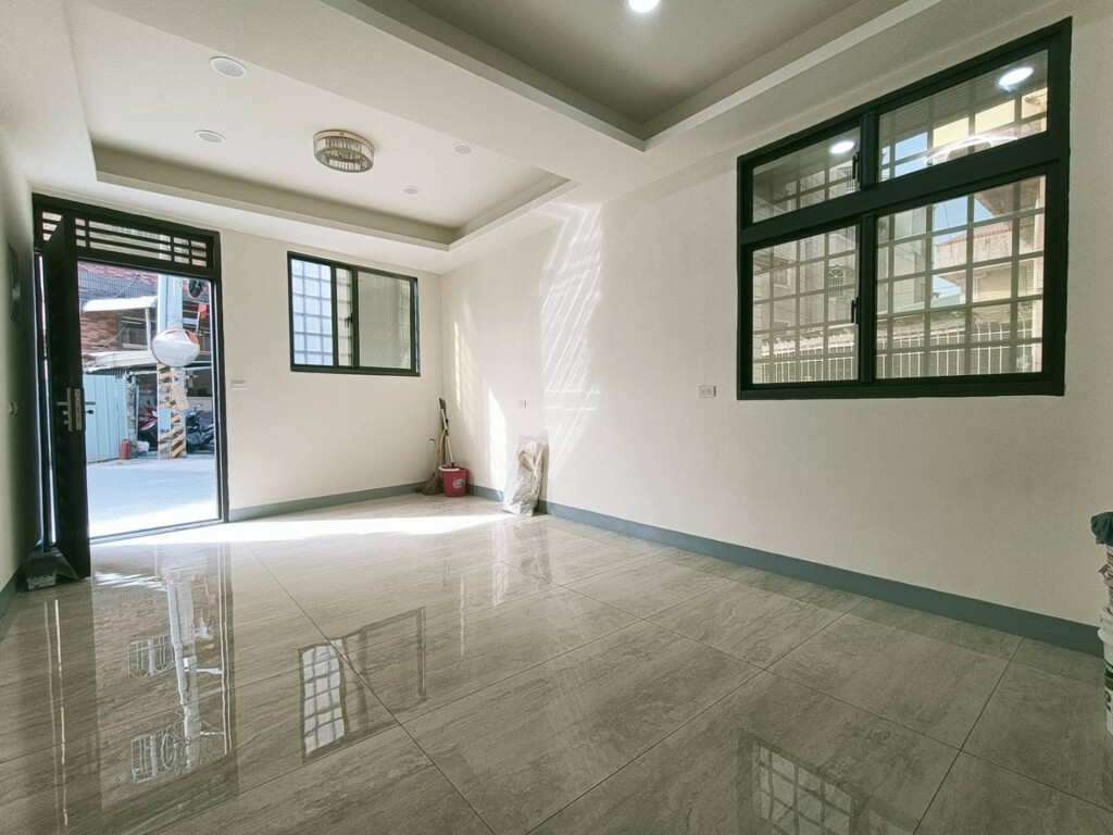 嘉義市東區吳鳳南路透天厝吳鳳南路三角窗透天厝 房屋出售 樂屋網