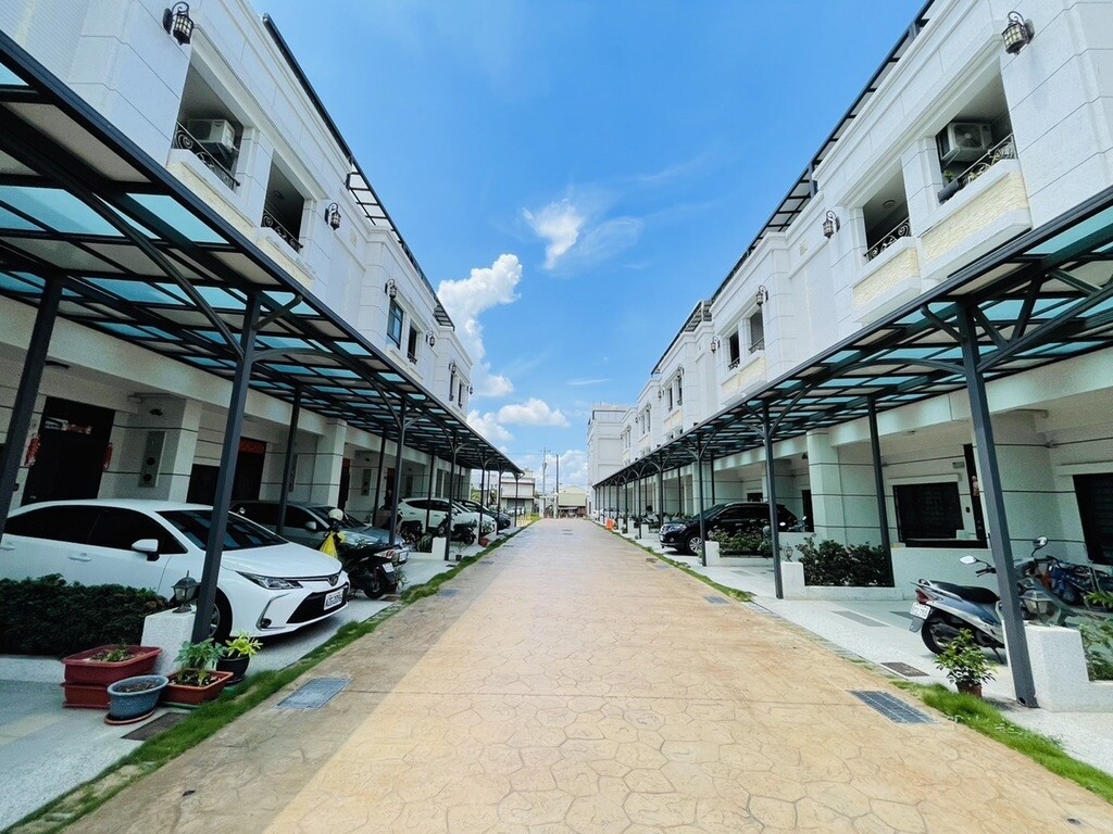 嘉義縣民雄鄉溪底寮別墅耐斯商圈全新三車庫美墅 房屋出售 樂屋網