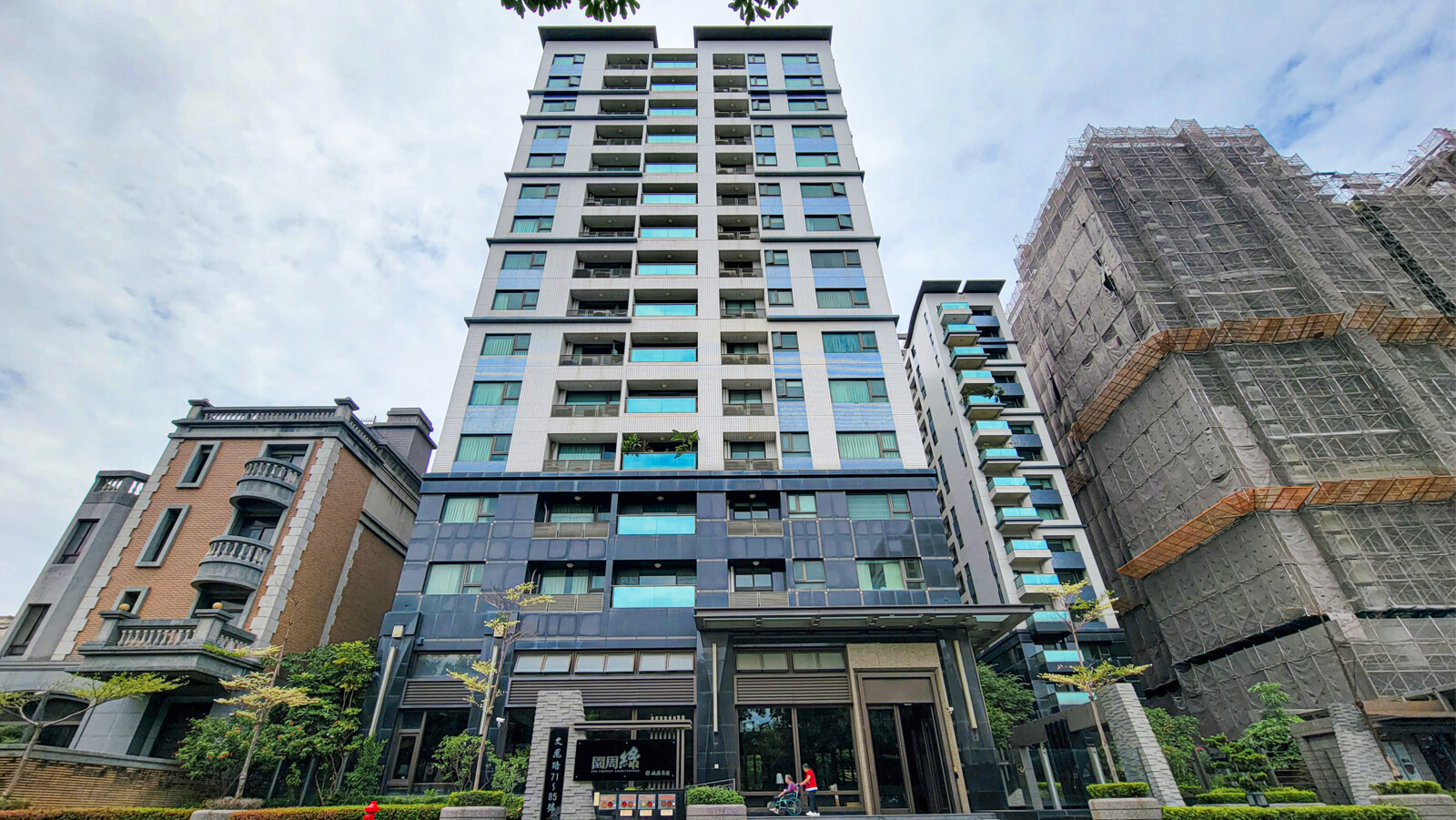鳳山文山特區~圓周綠亮麗三房車位 高雄市鳳山區園周綠買房子、房屋出售 樂屋網