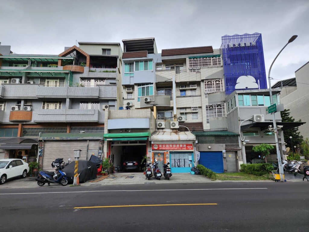 高雄市鳥松區本舘路透天厝本館路正5樓透店近建工路 房屋出售 樂屋網