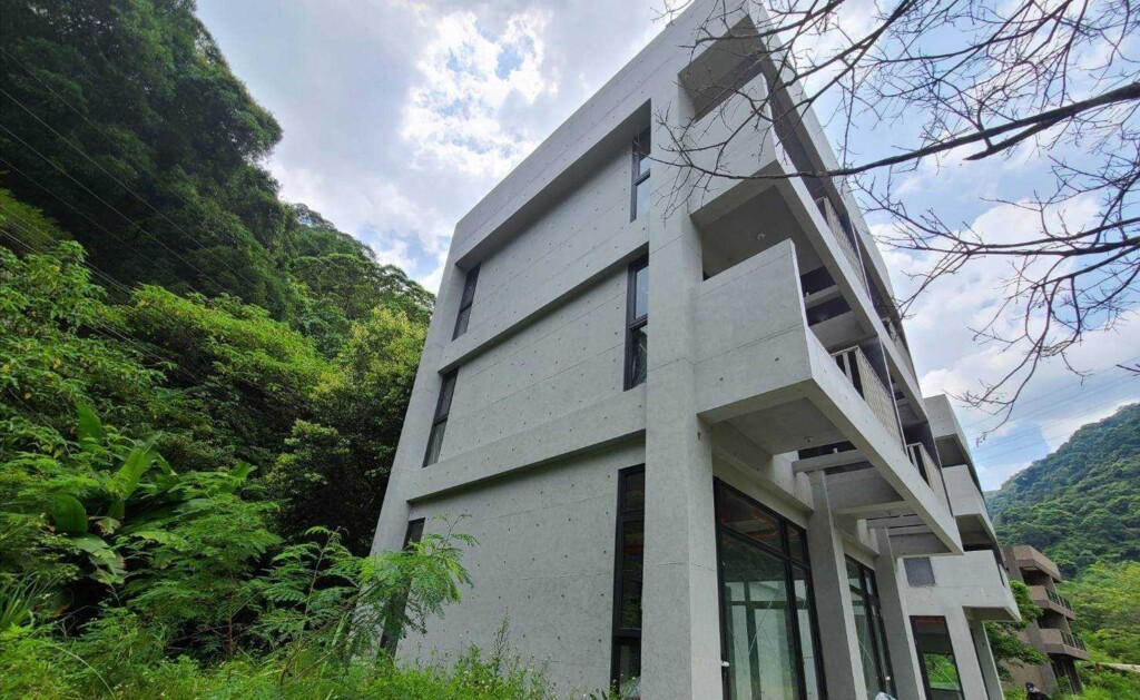 平廣山水景觀清水模別墅『辜信諺』買賣找我最安心 新北市新店區買房子、房屋出售 樂屋網