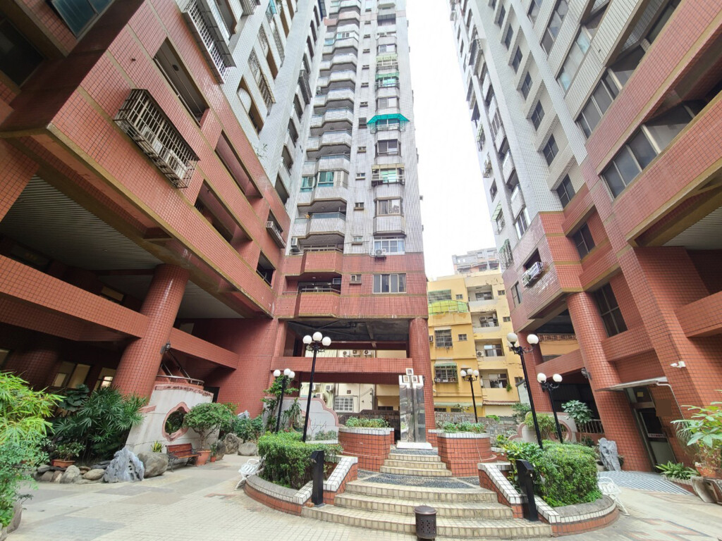 大唐御庭園高雄市左營區大順一路電梯大廈r1 3凹子底 義享天地~ 百萬裝潢~大三房 房屋出售 樂屋網