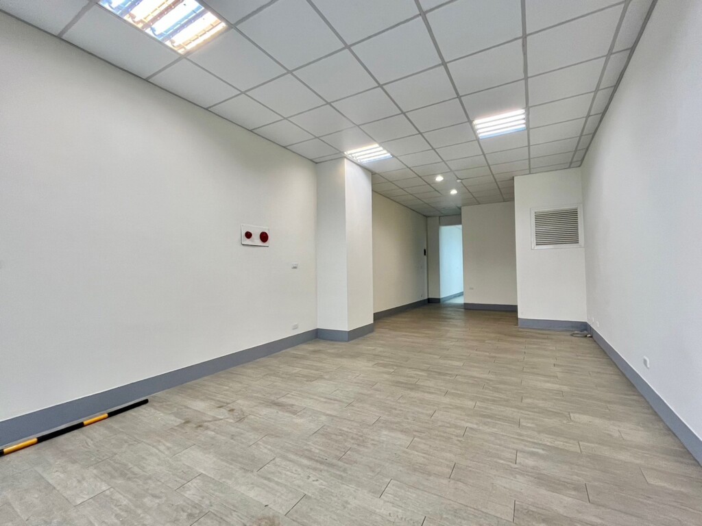 精誠公益 美術館特區五權路稀有一二樓燙金樓店 台中市西區鴻福名人華廈買房子 樂屋網