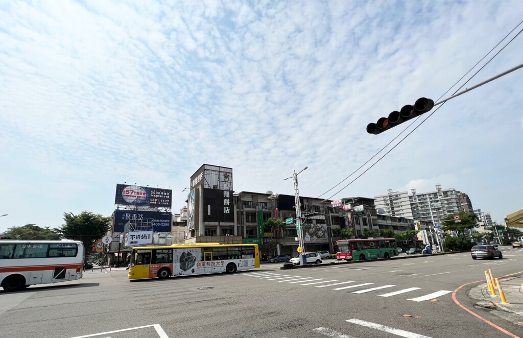 台中市大里區德芳路二段透天厝大里蛋黃區30米路透店知名聯翔餅店旁 房屋出租 樂屋網