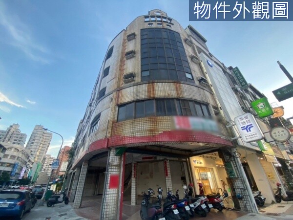 高雄市左營區裕誠路透天厝裕誠路辛亥商圈 超大面寬 有市店霸三角窗 整棟 房屋出租 樂屋網