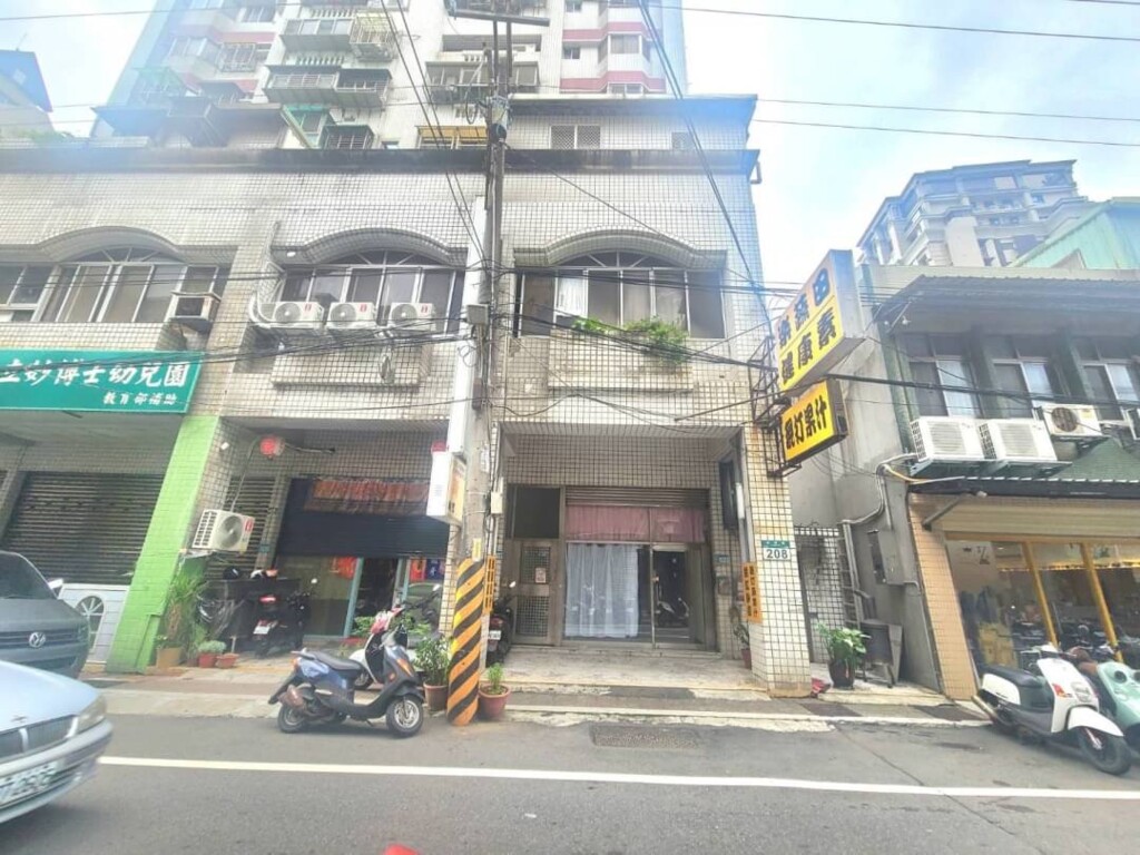 新北市新莊區景德路電梯大廈鑫典團隊張均翊～金店面~面 寬 顯 眼 店 面~ 房屋出租 樂屋網