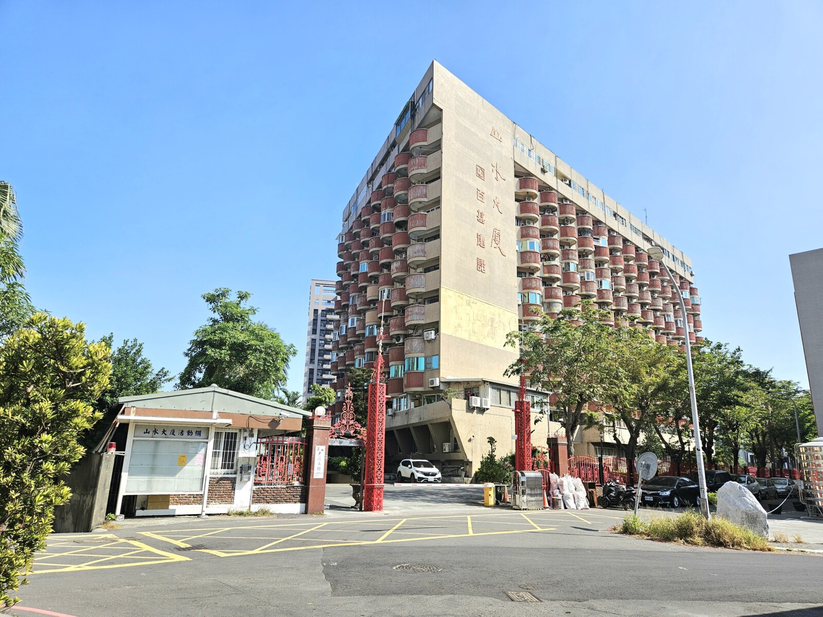 澄清湖美景∣超大空間4套房∣3間打通1套房 高雄市鳥松區山水大廈a棟買房子 樂屋網