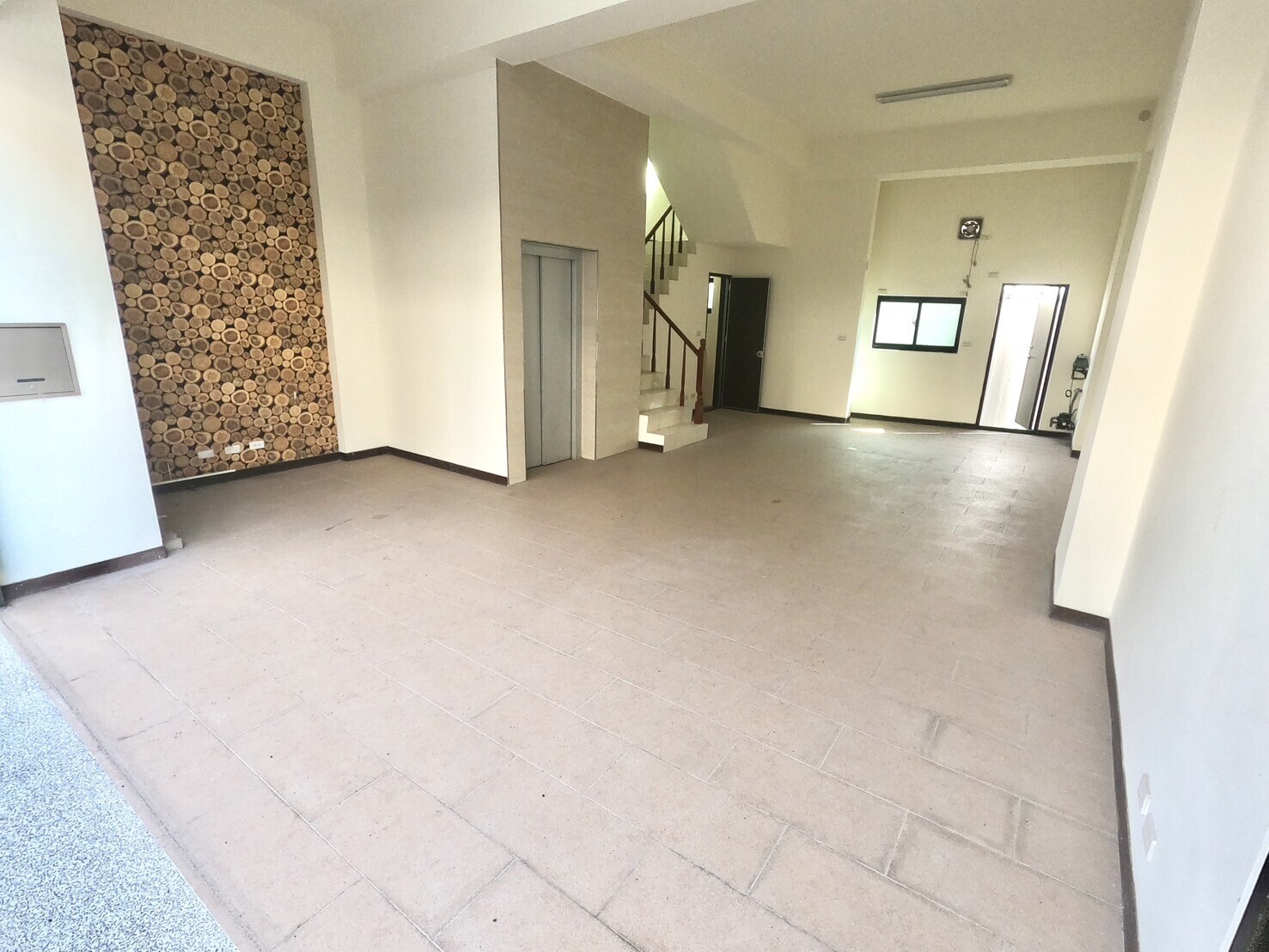 台中市太平區宜昌路別墅麗馳建設 10年屋 10米活路臨路最便宜電梯別墅 房屋出售 樂屋網