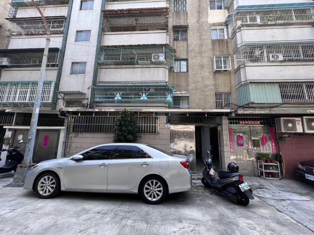 高雄市苓雅區武義街公寓 大面寬大空間1樓公寓 近衛武營 活巷進出門口停車 房屋出租 樂屋網