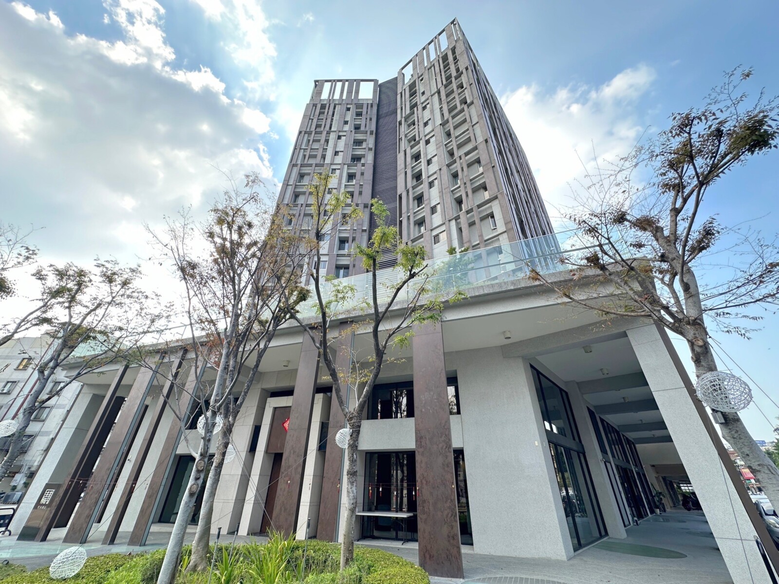 寶鴻清美台中市西區公館路店面元 寶鴻清美｜西區正公館路潛力店面雙平面車位 房屋出售 樂屋網