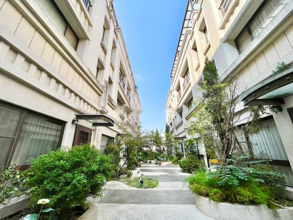 寶運1墅台中市太平區新興二街別墅走路去上學新光國小可停三車花園社區型別墅 房屋出售 樂屋網