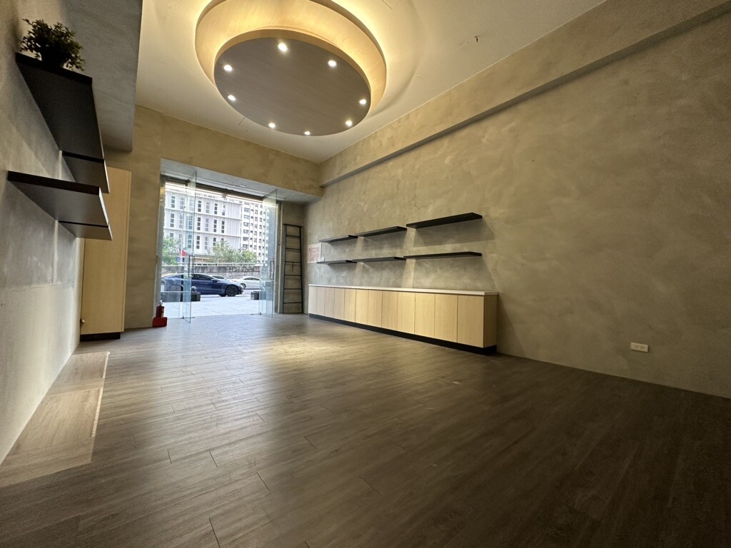中港the One台中市西屯區台灣大道三段店面捷運藍線燙金挑高七米樓店 房屋出售 樂屋網