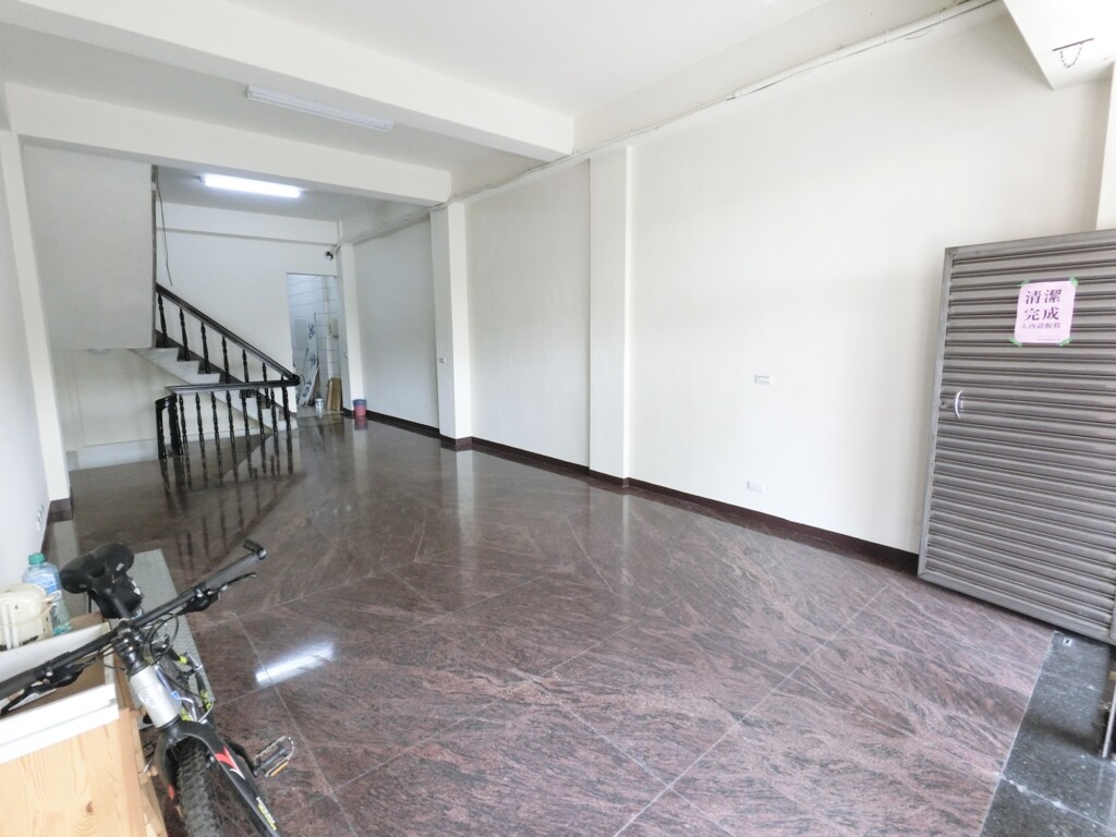台中市北屯區中清路二段透天厝黃金住店 整棟五樓 報稅租補 公證簽約 門前停車 房屋出租 樂屋網