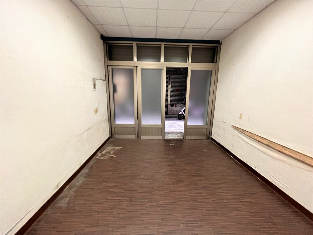 高雄市三民區建國二路透天厝下殺破盤價後火車站電腦街透天3樓 房屋出售 樂屋網