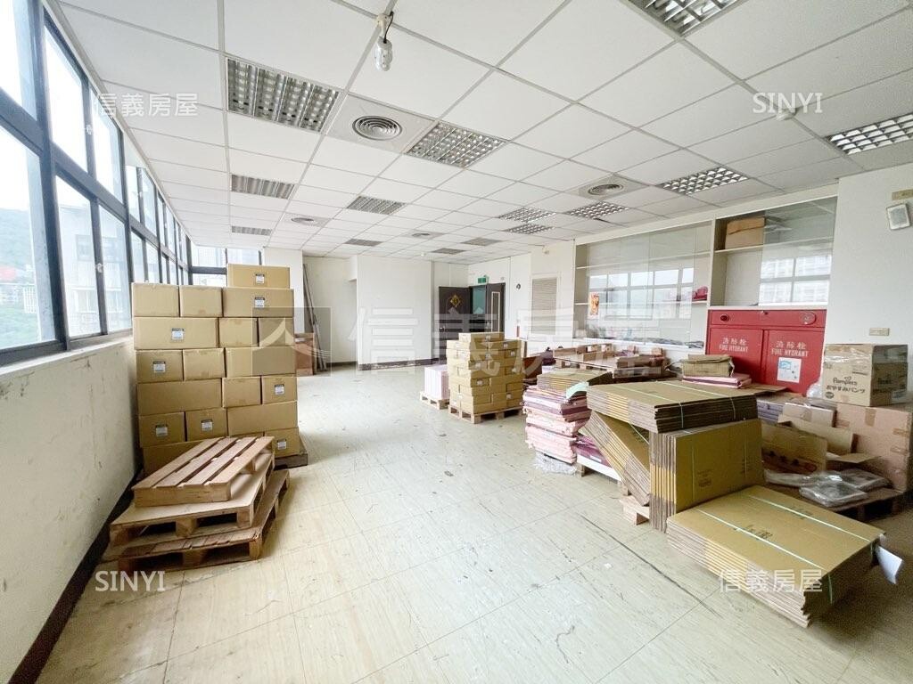 桃園市龜山區萬壽路一段辦公迴龍巴頓工業辦公附車位 房屋出售 樂屋網
