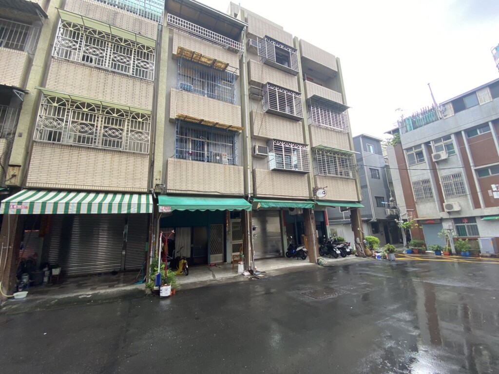 高雄市鳳山區三誠路透天厝五甲商圈雙捷運正樓無夾層活巷騎樓透天店住皮哥 房屋出售 樂屋網