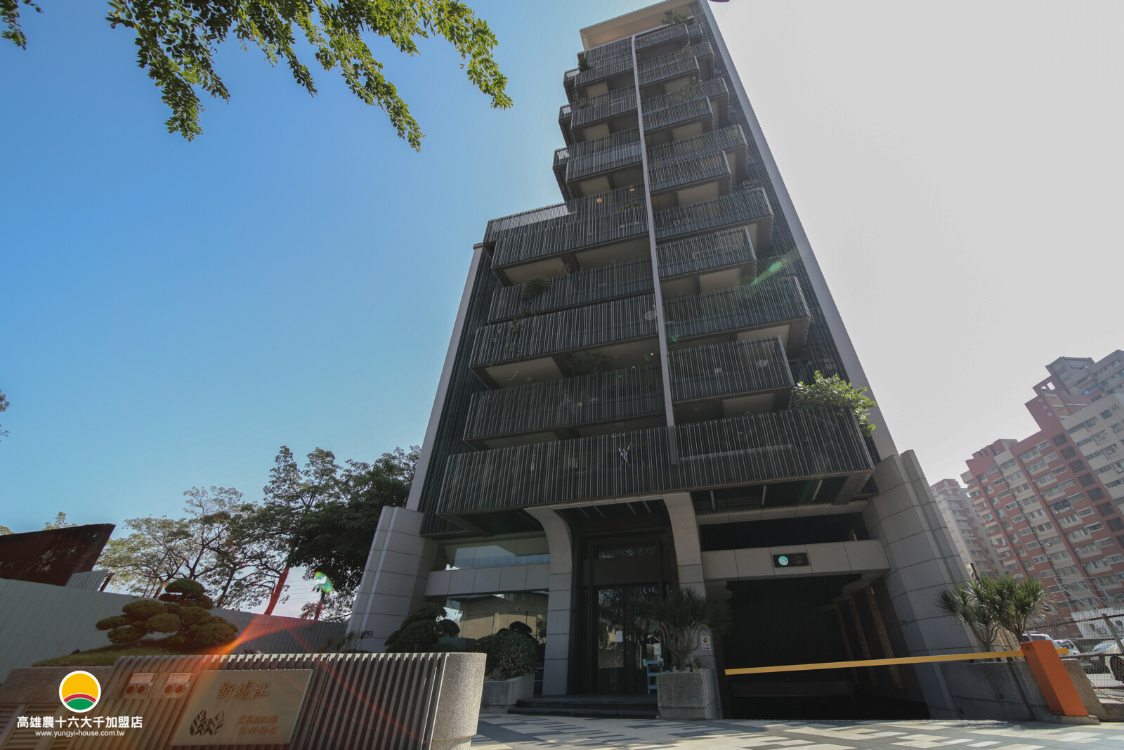 R16高鐵福山重愛4年屋大兩房雙衛雙陽台 高雄市左營區一森青大樓區買房子、房屋出售 樂屋網