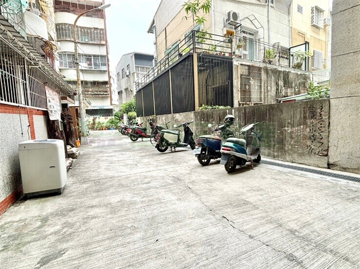 高雄市鼓山區裕興路公寓明誠中學陽台進出採光三房 房屋出售 樂屋網