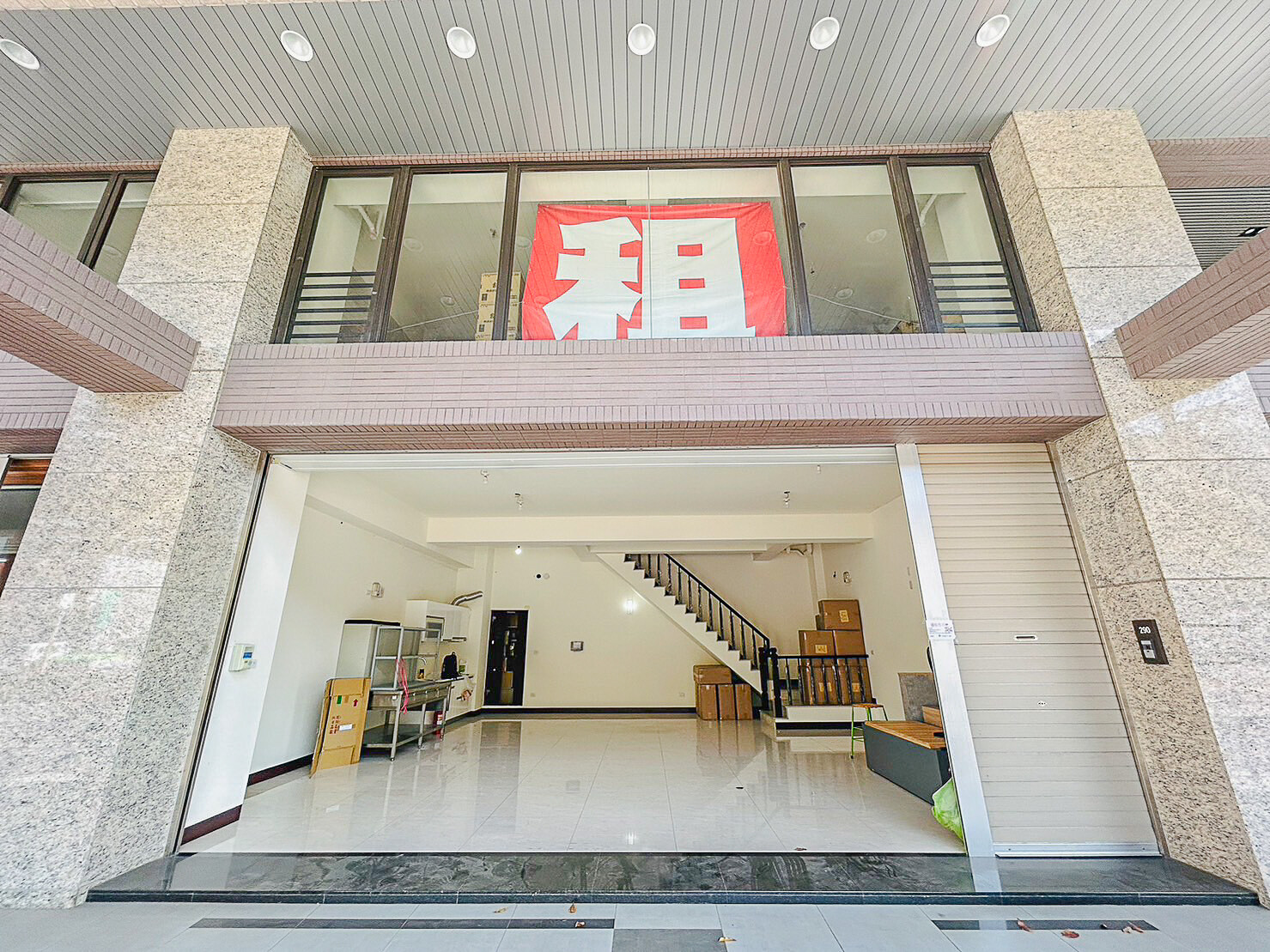 城真高雄市三民區中華二路電梯大廈中華and十全商圈龍年發財金店面 房屋出租 樂屋網