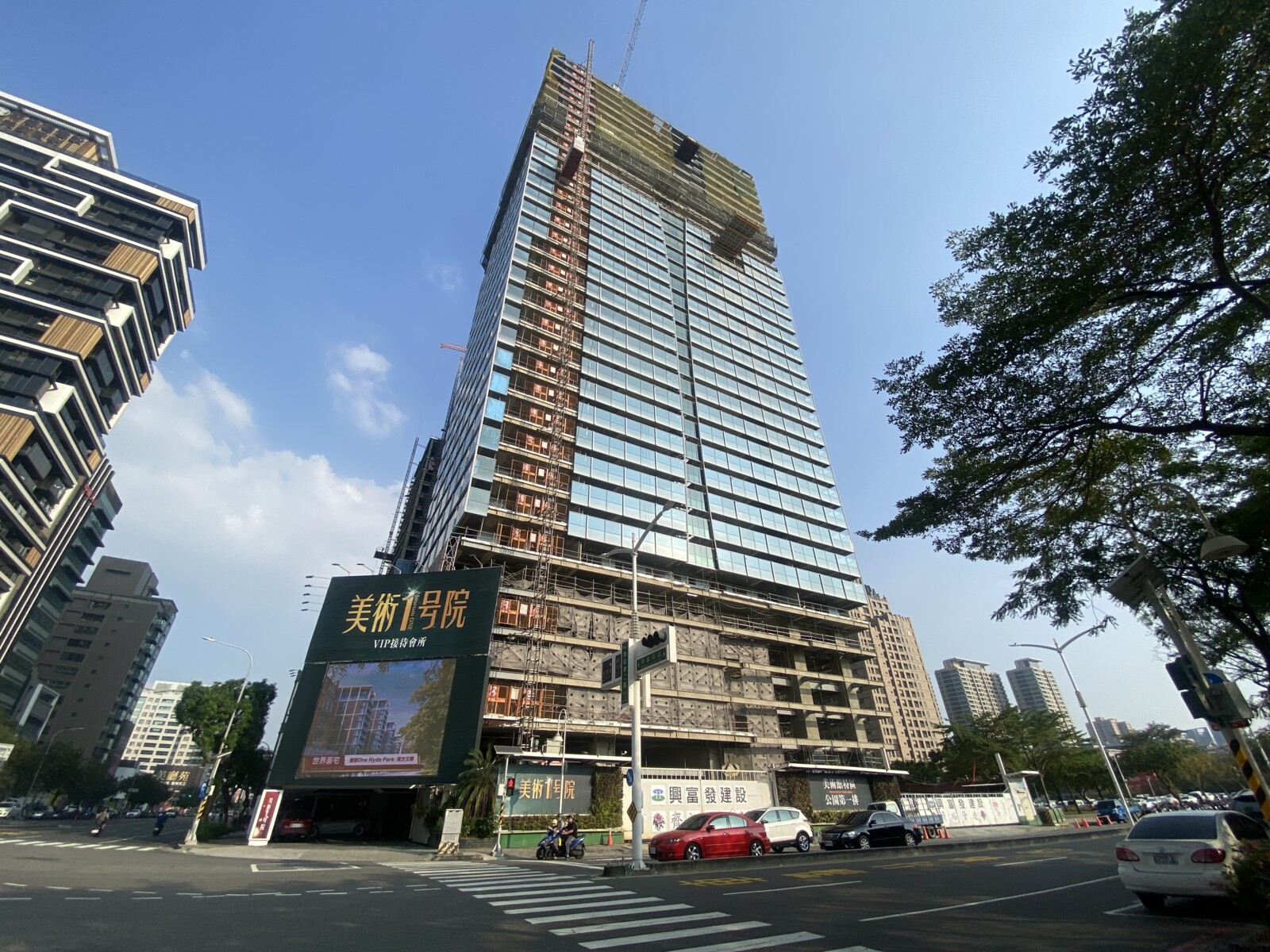 即將完工【美術1号院】邊間高樓層三房平車 高雄市鼓山區美術1号院興富發華人桂冠買房子、房屋出售 樂屋網