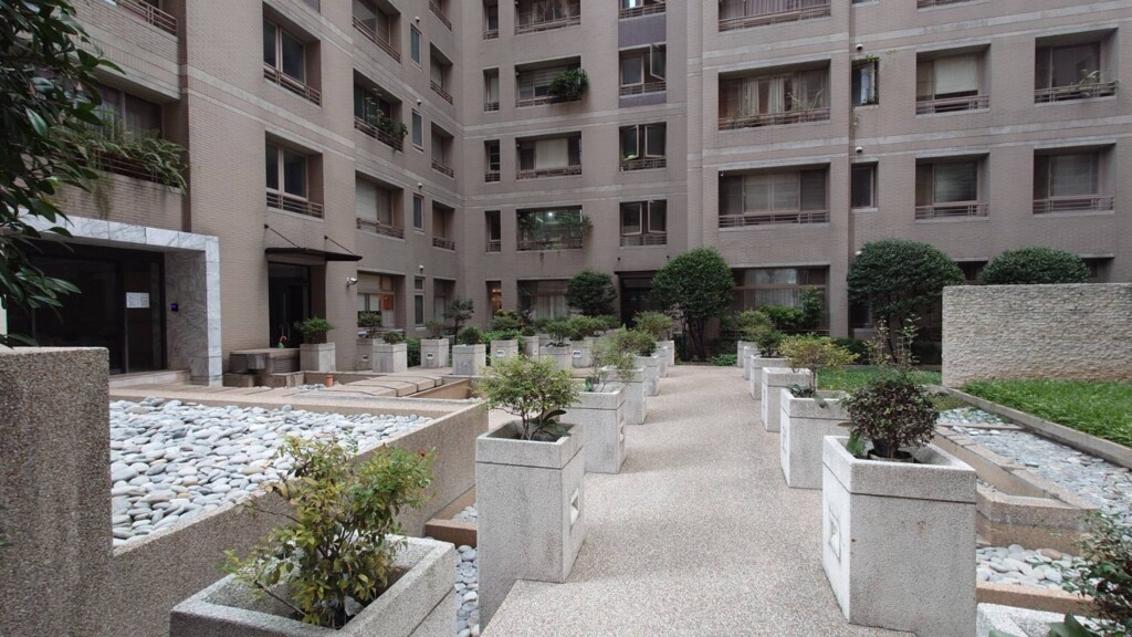 惠宇人本新觀台中市西屯區弘孝路電梯大廈新光三越旁惠宇建案平面車位 房屋出售 樂屋網