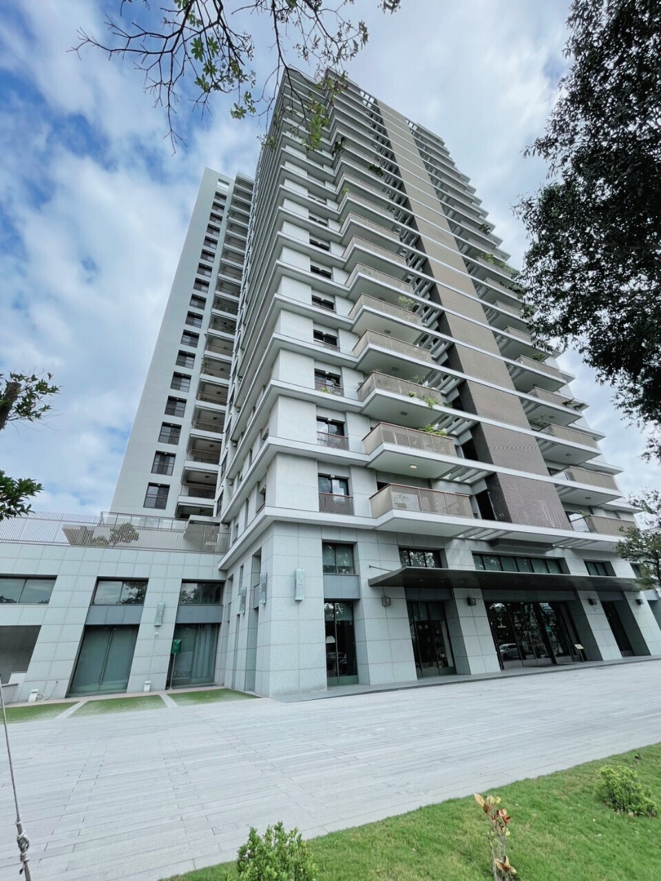 康舟里澤台南市安平區健康路三段電梯大廈安平富立康舟里澤高樓景觀3房雙車美宅~~小蓉 房屋出售 樂屋網