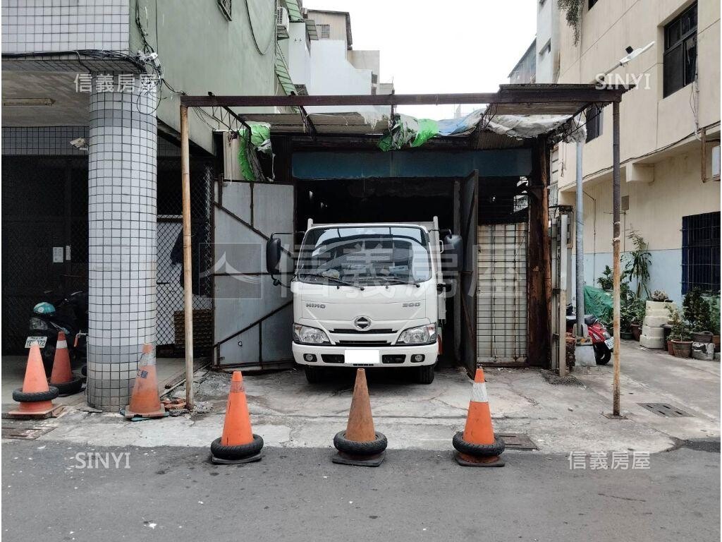 高雄市鹽埕區大智路近駁二無水無電鐵皮小倉庫出租 樂屋網